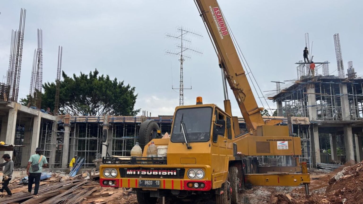 Apa Itu Mobile Crane? Jenis, Fungsi, dan Penggunaannya di Proyek